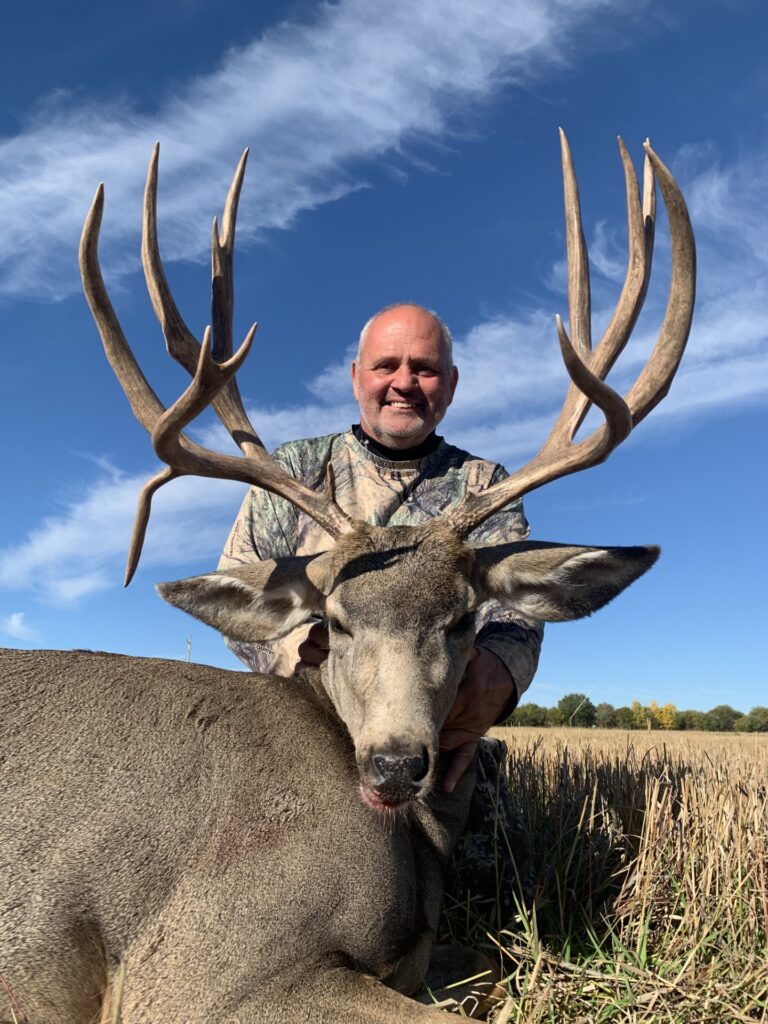 Mule Deer Hunting in Alberta - Red Willow Outfitters